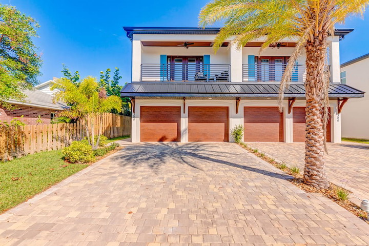 Beautiful Beachy Duplex W/ Upper Balcony, Private Patio & Fenced-in Yard! - Cape Canaveral, FL