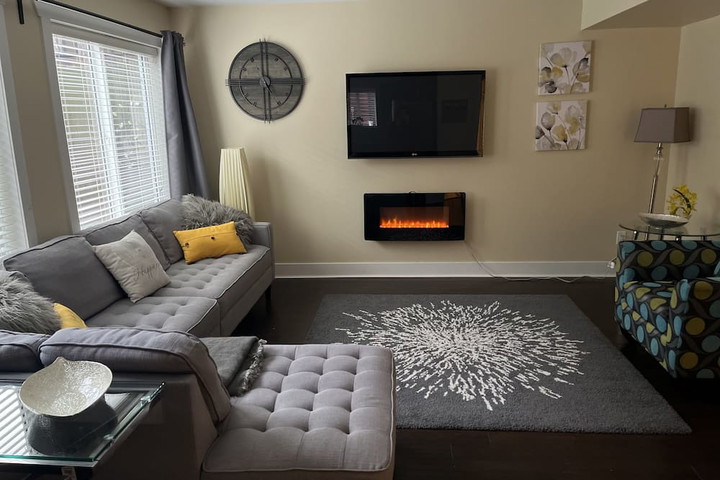 Attractive Spacious, Two+ Bedroom Suite - アボッツフォード