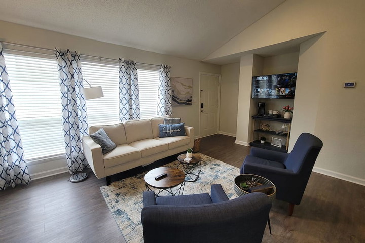Auburn Unit Located Less Than 1 Mile From University - Auburn, AL