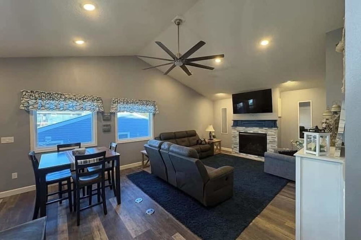 Newly Remodeled Clean Spacious 5-bedroom House With Ac, Wifi, - Clear Lake, IA