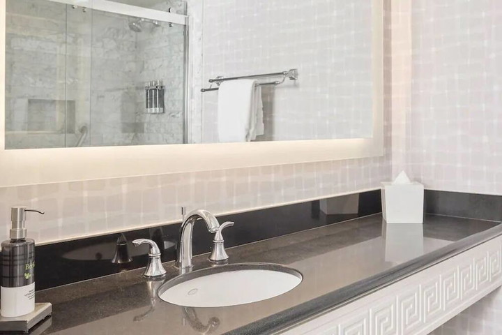 1 King Room | 6 Mins From Santa Monica Pier & Local Attractions - Santa Monica, CA