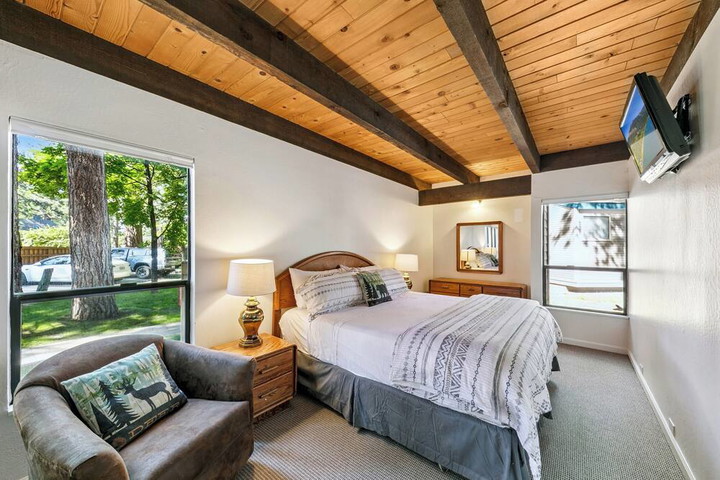 Family Tahoe Retreat: Beach, Pool & Hot Tub Llv401 - South Lake Tahoe, CA