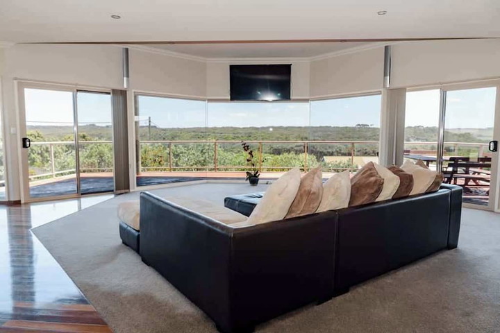 Spacious Ocean & Valley Views Villa Near 12 Apostles - Port Campbell