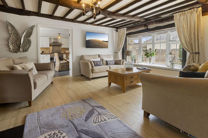 Apple Orchard Barn Is A Beautifully Presented Three Bedroom Barn Conversion - Shaldon