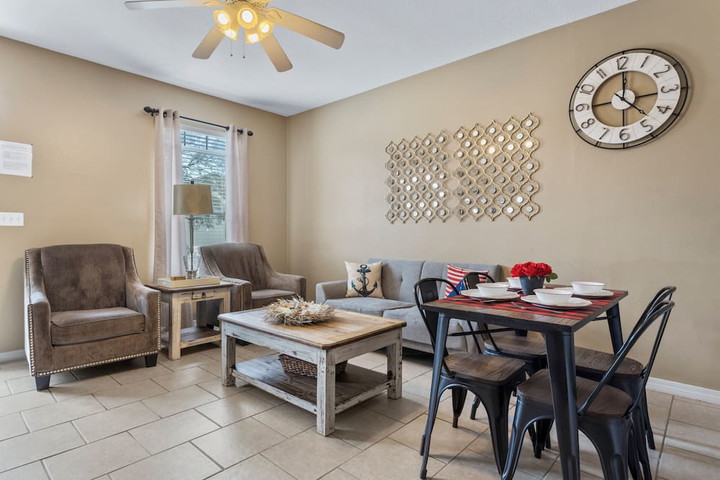 Beach Sand House, Sleep 8, Swimming Pool, Gated E - Biloxi, MS