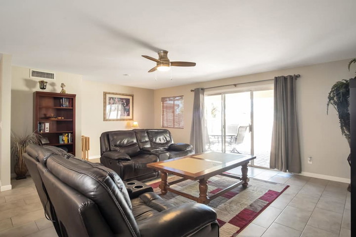 Beautiful Clean Townhome In East Mesa - W/community Heated Pool - Mesa, AZ