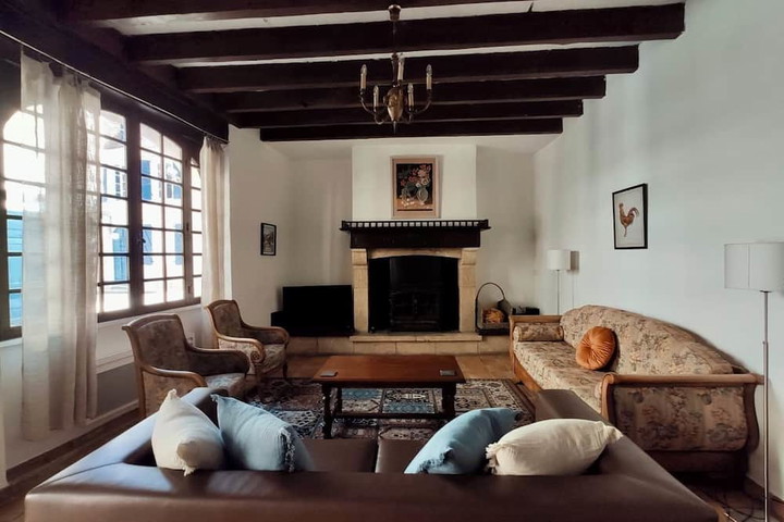 Bright And Spacious Authentic French Townhouse With Courtyard, Sleeps Up To 6 - Salies-de-Béarn