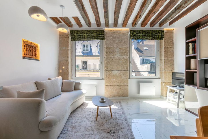 Parisian Pied-a-terre In The Heart Of The City - Close To Everything - Louvre Museum