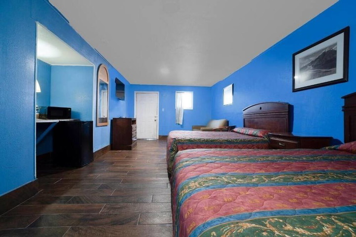 3 Simple Rooms Near Padre Island Park  Ready For Relaxation - Corpus Christi, TX