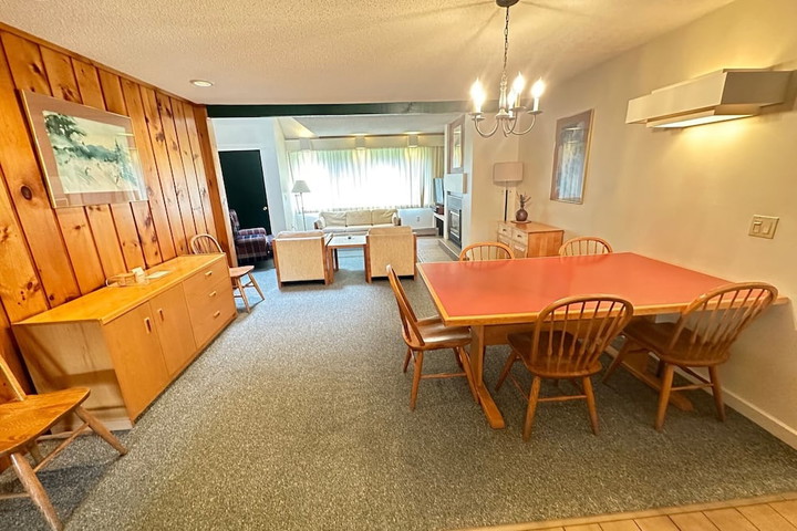 Cozy 2-bedroom Condo - Close To Town! - Waterbury Village Historic District