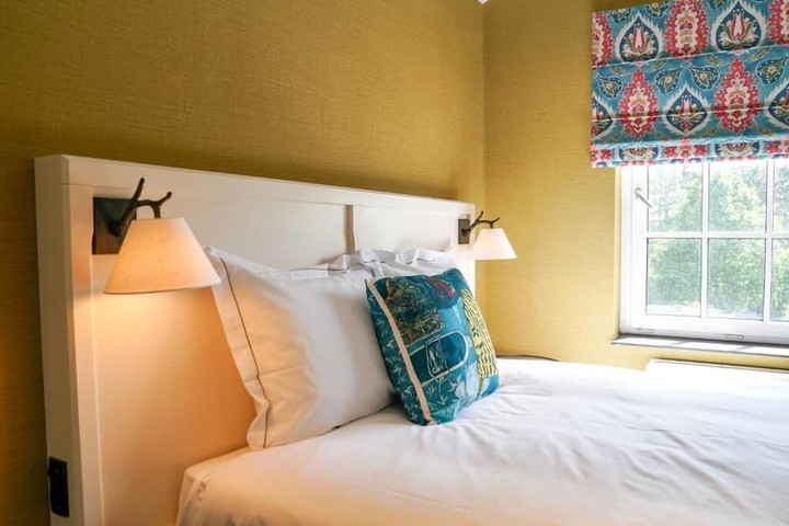 Enjoy History And Comfort In Prison Room - Bergen
