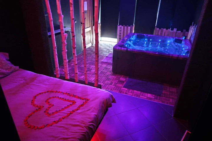 Suite Love Jacuzzi Pour 2 Jardin D'eden - Charleroi
