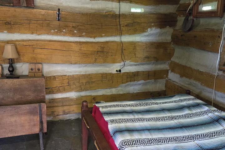 Charming 1-bedroom Cabin In Medina Perfect For A Cozy Getaway - Medina, OH