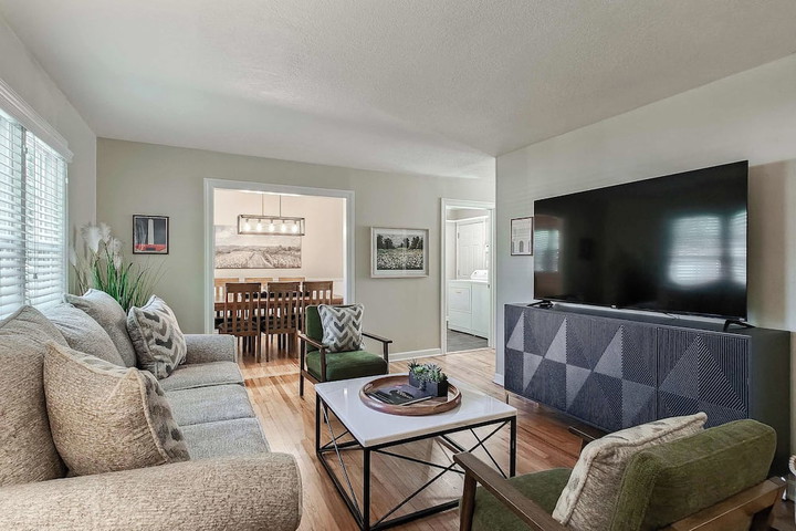 Charming 4 Bdrm New Listing In Op! - Overland Park, KS