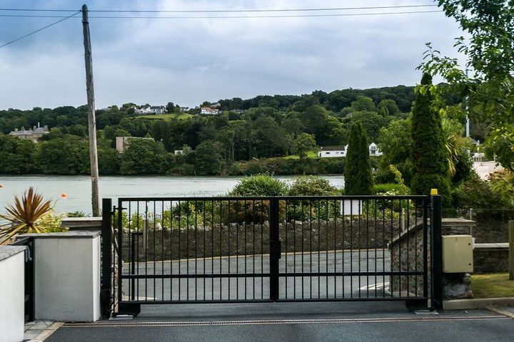 Min Y Don Menai - Sleeps 2 Guests  In 1 Bedroom - Beaumaris