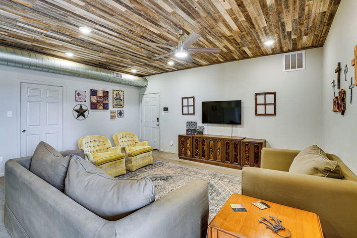 9 Mi To Dtwn: Barndominium In Lubbock - Lubbock, TX