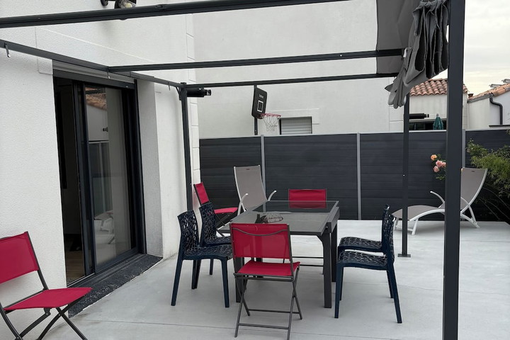 Lakefront Luxury! Spacious Corner Condo, Wrap Around Deck. 6 Bb Waterpark Passes - オカボジ, IA