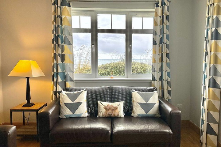 Ground Floor 2-bedroom Spacious Apartment Overlooking The Famous James Braid Brora Golf Course. - Helmsdale