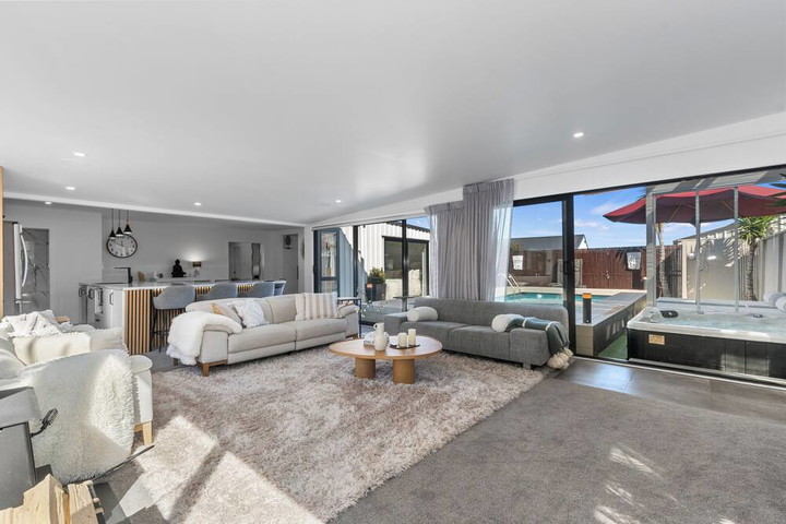 Sunkissed Pool Villa - Mangawhai Holiday Home - Northland