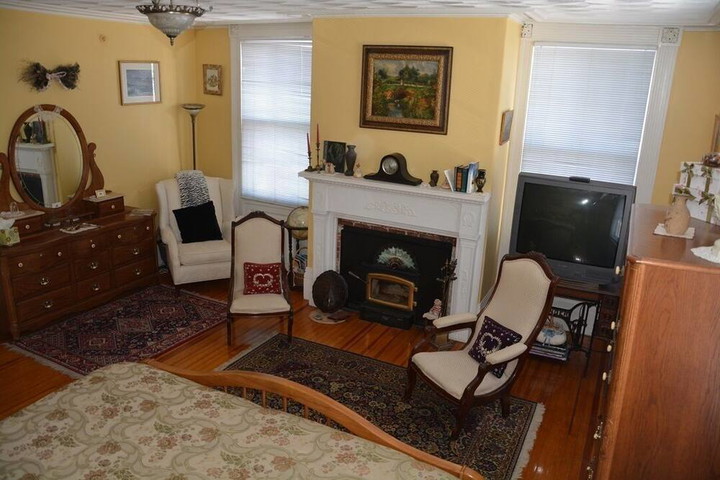 We Have It All - Best In-town Location - Walk Everywhere - Free On-site Parking - Rhode Island