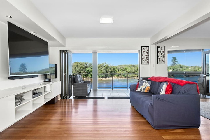 Sunset Waters Creekfront Apartment - Kingscliff