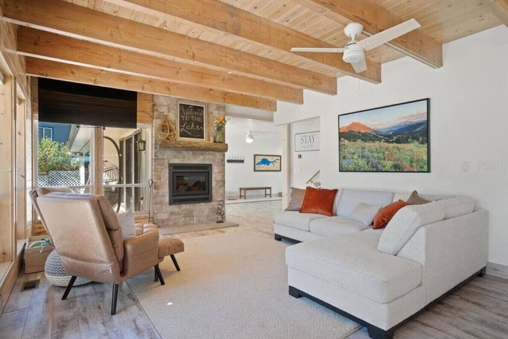 New! Modern Cabin W/fireplace/hot Tub/sleeps 12 - Donnelly, ID