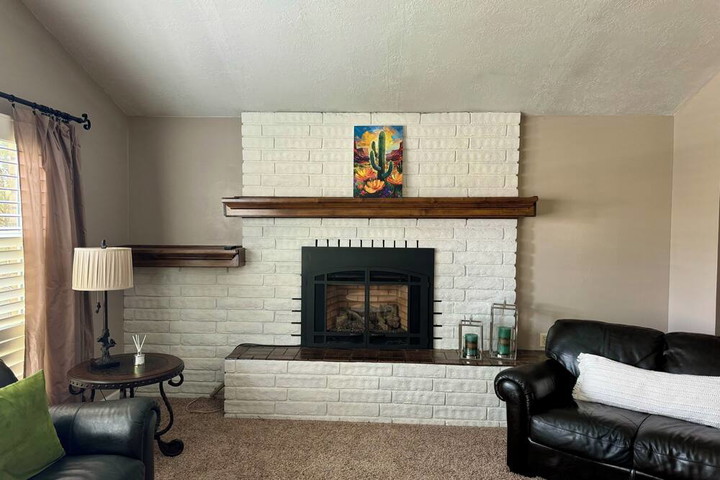 Serene 4-bedroom Home, W/ 3 King Beds, 2 Twins, Open Floor Plan, Beautiful Yard! - Farmington, NM