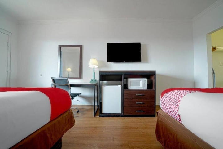 One Room W/ Two Double Beds | Gym Access | Near Le Ramey Golf Course - Kingsville, TX