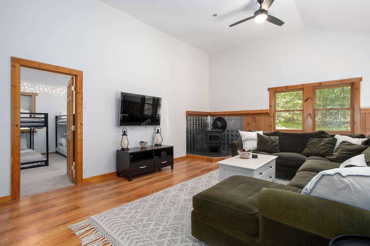 Lakes & Leisure! Spacious Berkshire Getaway - The Berkshires, MA