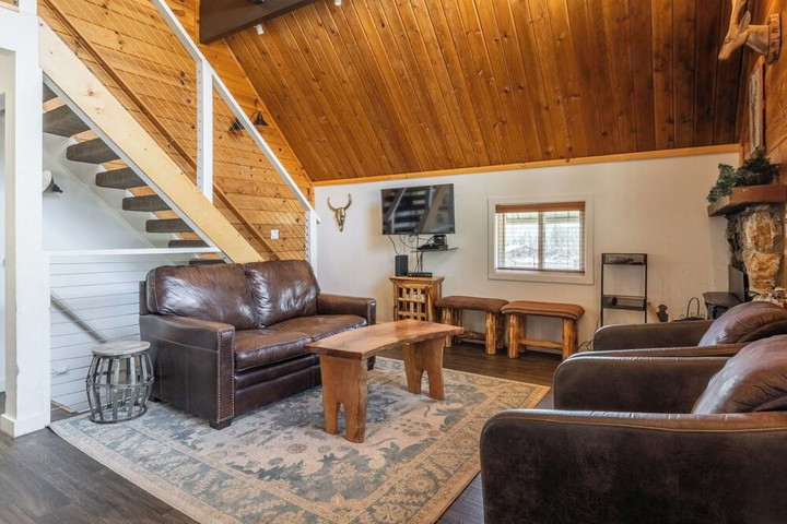 Chalet #19, Closest Chalet To The Gondola 5 Bedroo - June Lake, CA