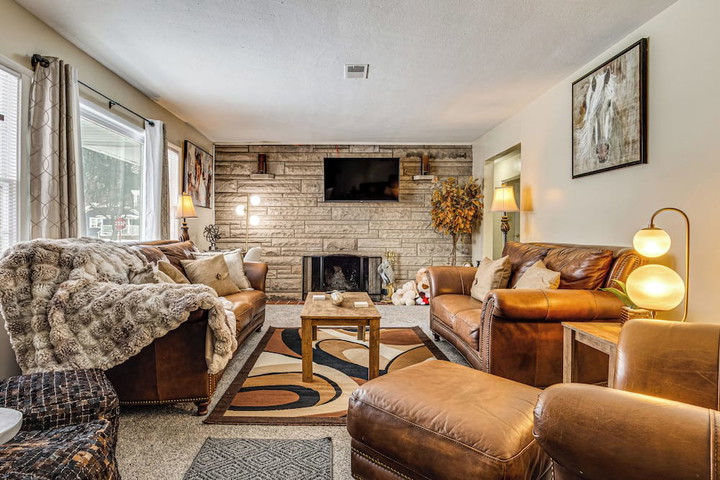 1 Mi To Butler! Family-friendly Indianapolis Home - Zionsville, IN
