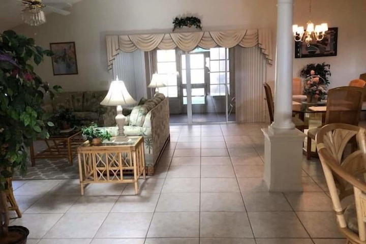 Beautiful Designer Home Near Spanish Springs Square Awesome Location Book Now - The Villages, FL