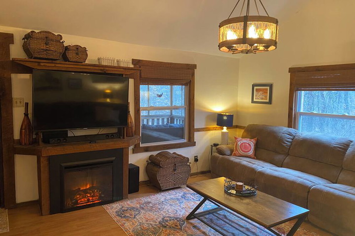 Cozy 2-bedroom Cabin On 5 Private Acres In Charming Pegram, Tn - Nashville, TN