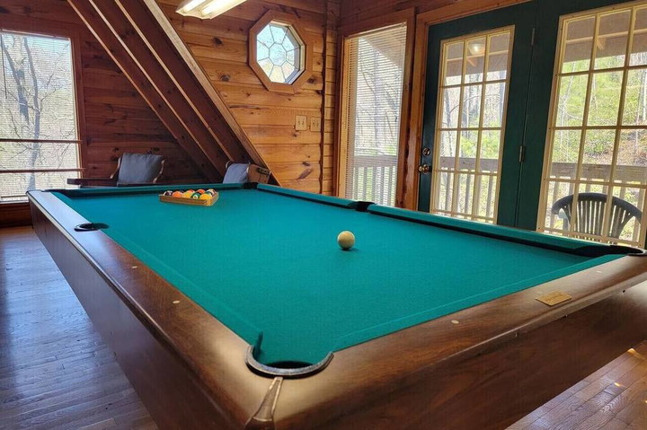 Mountain Rose- Hot Tub, Pool Table, Firepit, Fireplace - Slade, KY