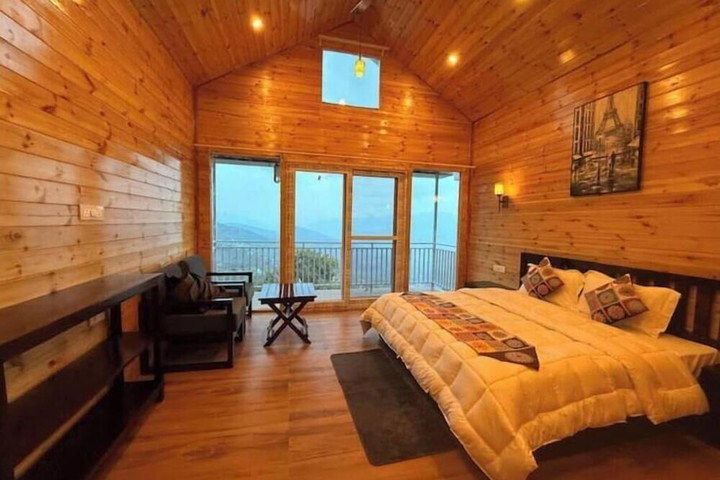 Wake Up To Breathtaking Views Of The Himalayas - Kanatal