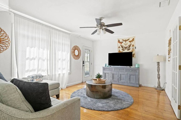 Vintage Beach Bungalow - Walk To Beach - Atlantic Beach, FL