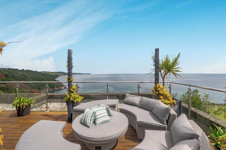 6 Bedroom Accommodation In Torquay - Shaldon
