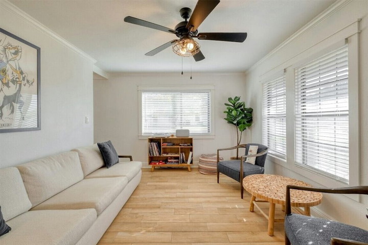Fully-stocked Home With Cowboy Pool & Luxury Beds - Georgetown, TX