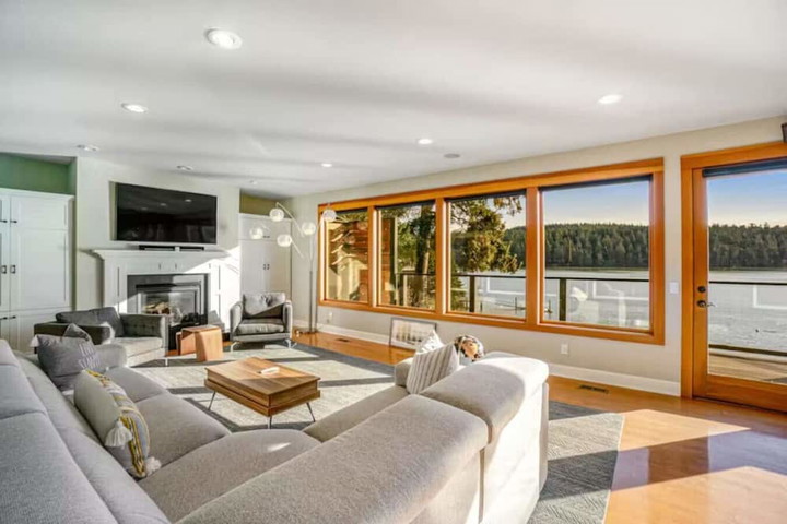 Seaside Serenity 2br,amazing Views, Rooftop Bar - Anacortes, WA