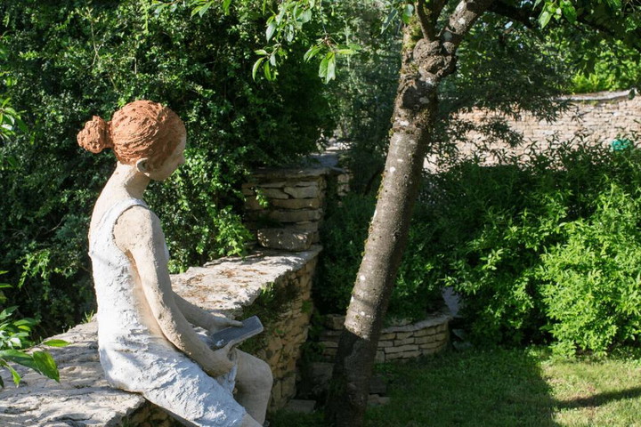 La Terre D'or Is Ideally Located On The Hills Of Beaune, In The Heart Of Burgund - Beaune