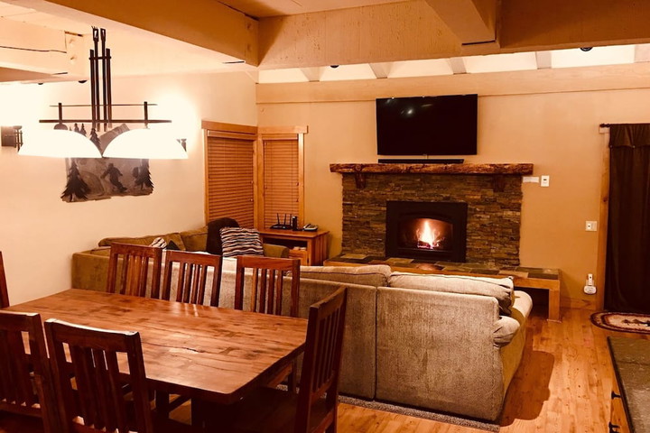 Year Round Fun Luxury Location Steps To Village, Close To All Outdoor Activities - Mammoth Lakes, CA
