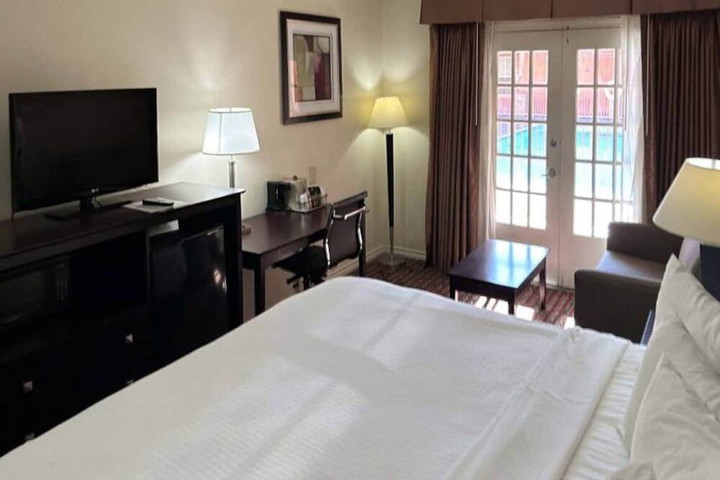 1 King Bed | Non-smoking - Dallas, TX