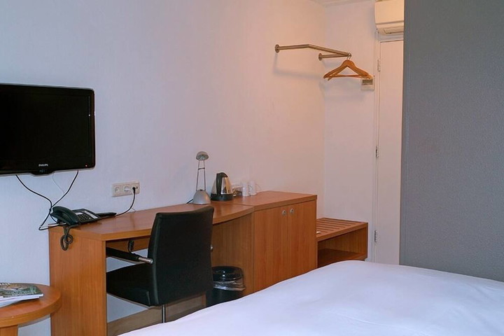 Make Your Trip More Enjoyable! Near Henriette Polak Museum And Stedelijk Museum - Zutphen