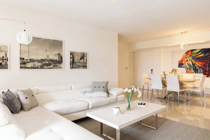 Aventura Modern 2-bedroom Condo In Serene Community - North Miami Beach, FL