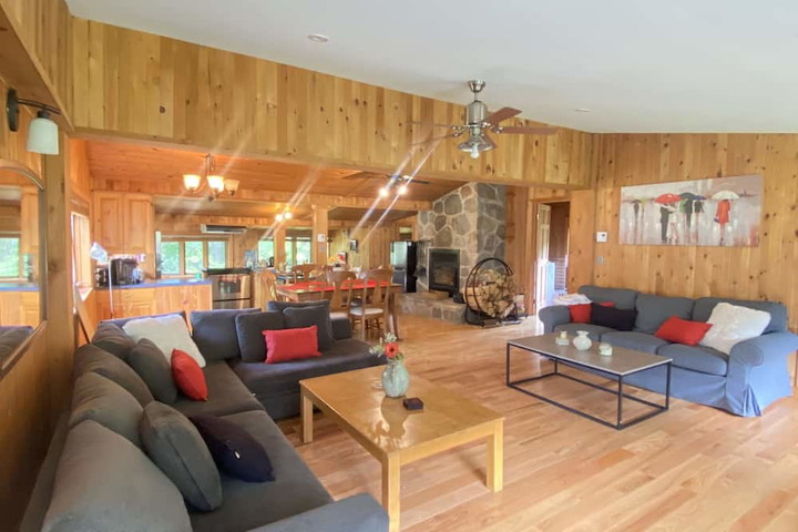 Superbe Chalet Au Coeur De La Nature Et à Proximité D'un Corridor Aérobique - Laurentides