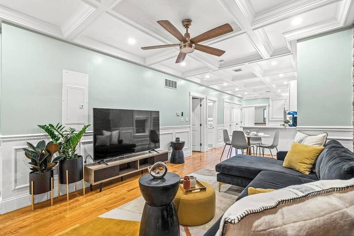 Modern Cozy 3br-2ba Apt Near T - Newton, MA