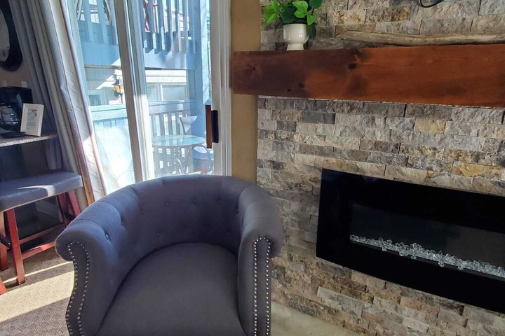 Cozy Hillside Studio Condo In Blue Mountain W/full Kitchen, Parking Included - Collingwood
