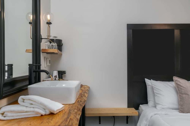 Lincoln Boutique Motel- Lower King #2 - Ellicottville, NY