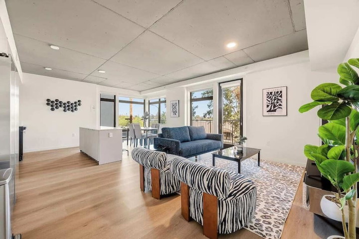 Modern King 2b2b|pool & Gym|tv In All Rooms - Rosemead, CA