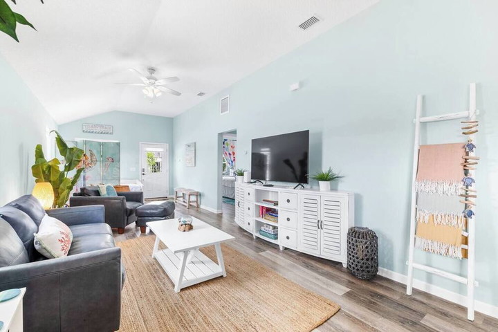 Tropical Home (Pet-friendly!), Intracoastal, Boat Parking. 8 Min Walk To Beach - セント・オーガスティン, FL